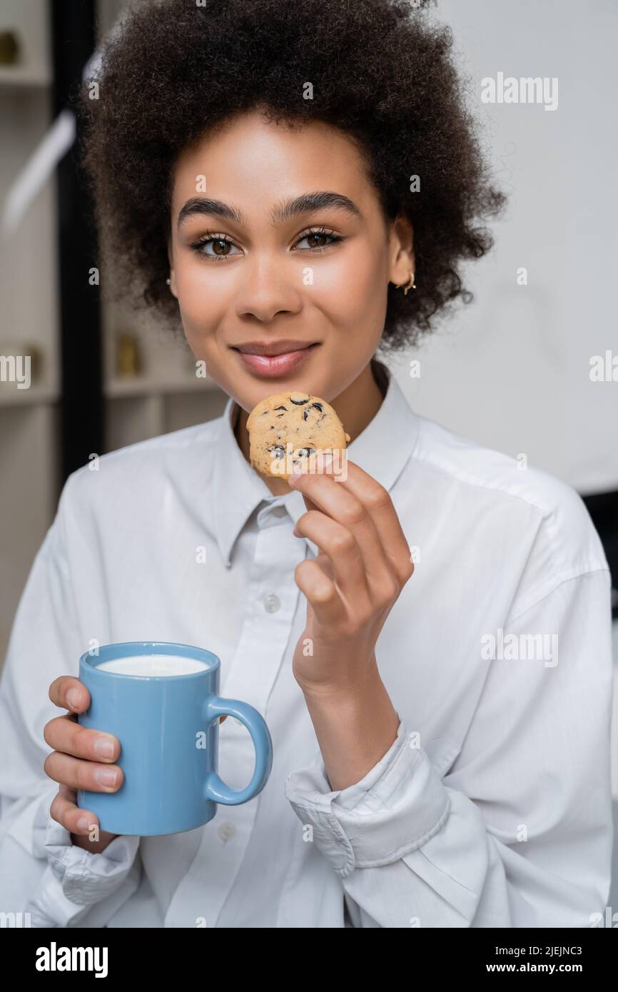 Cookie chocolate chips hi-res stock photography and images - Alamy