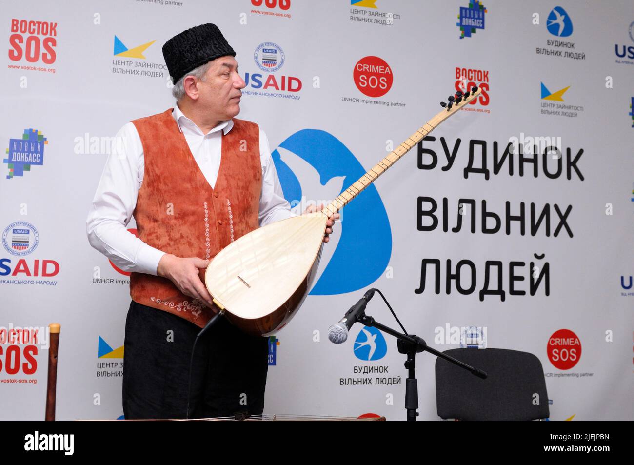 Chordophone hi-res stock photography and images - Alamy