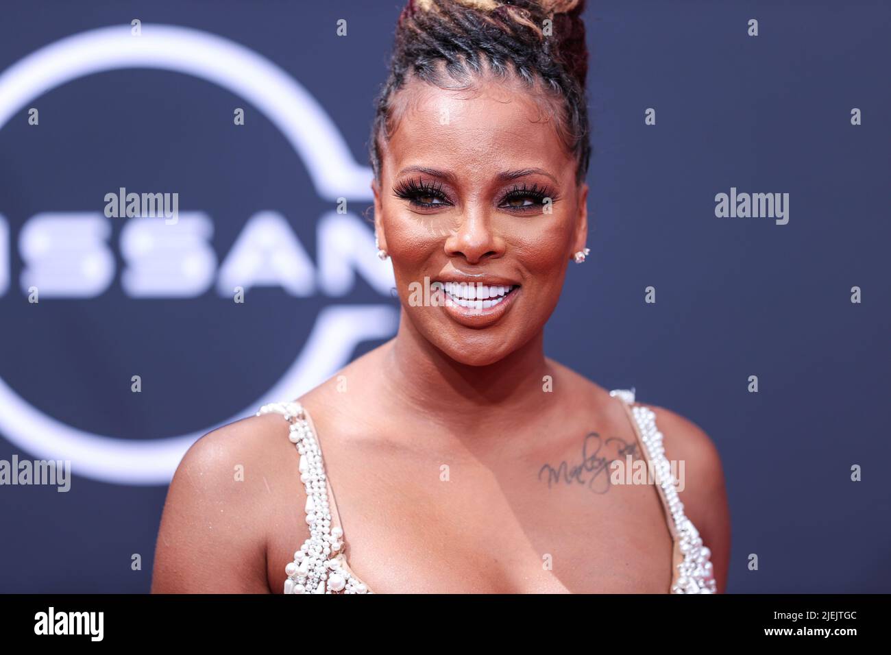 Cream colored bodysuit hi-res stock photography and images - Alamy