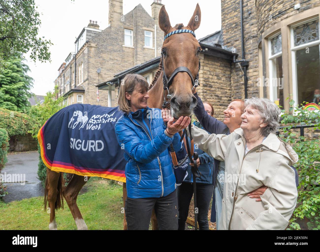 EDITORIAL USE ONLY Racehorse Sigurd and trainer Jo Foster (Left) meets ...