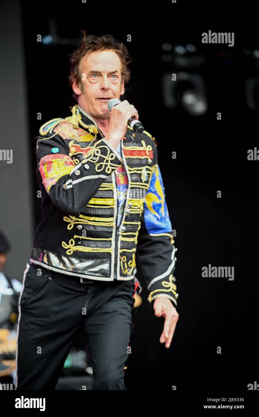 Edward Tudor-Pole seen performing at Lets Rock Leeds 80s Festival in ...
