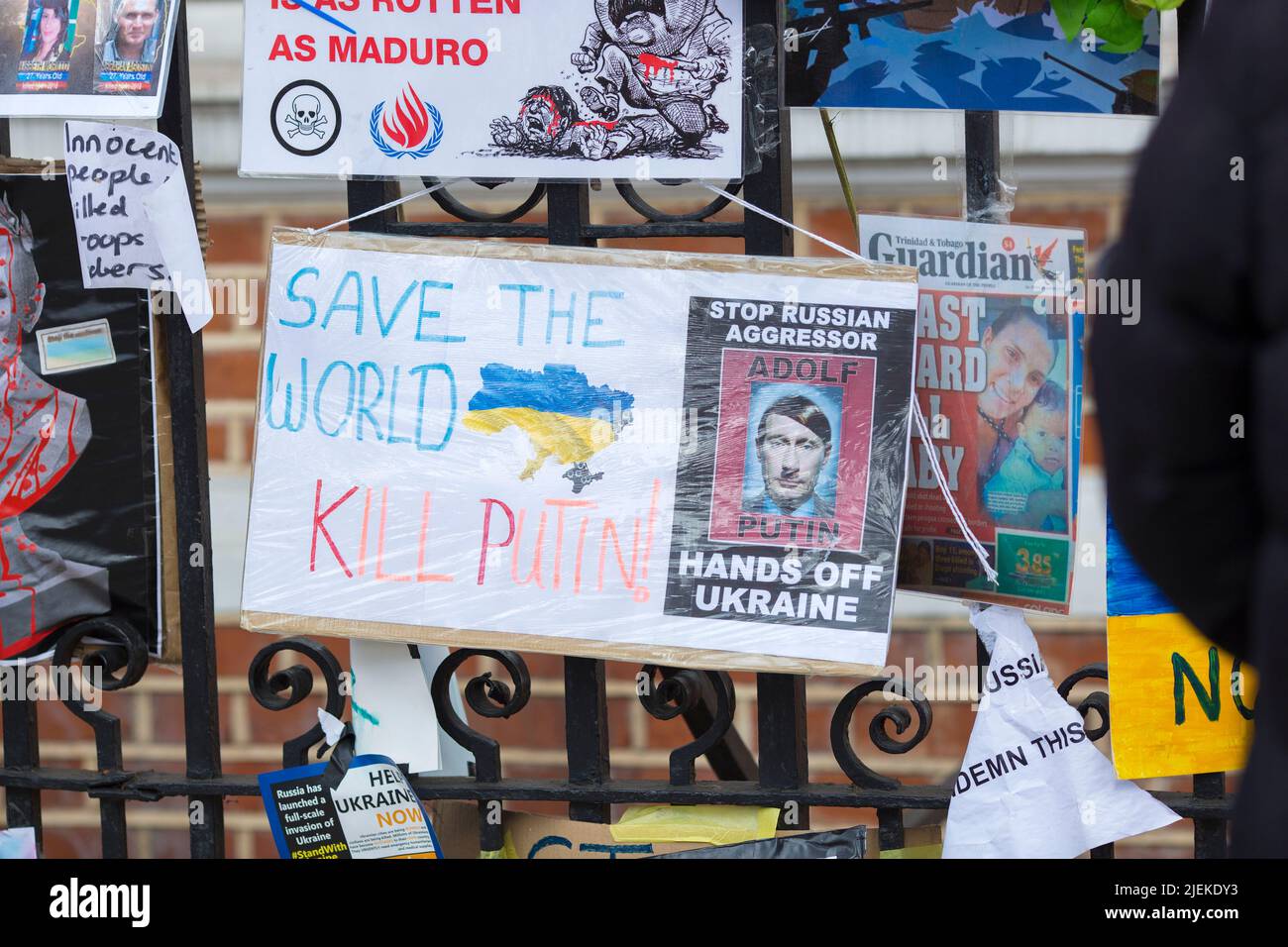 Messages against Russia’s invasion of Ukraine and supporting messages ...