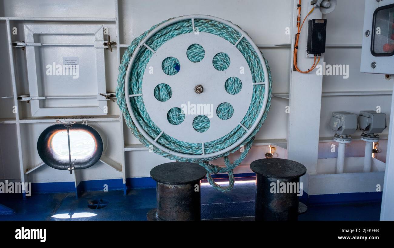 Blue and green rope hi-res stock photography and images - Alamy