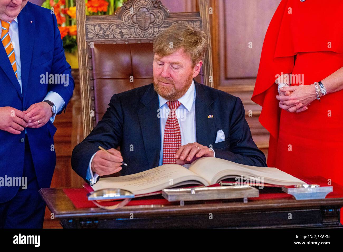 King Willem-Alexander of the Netherlands arriving at Vienna ...