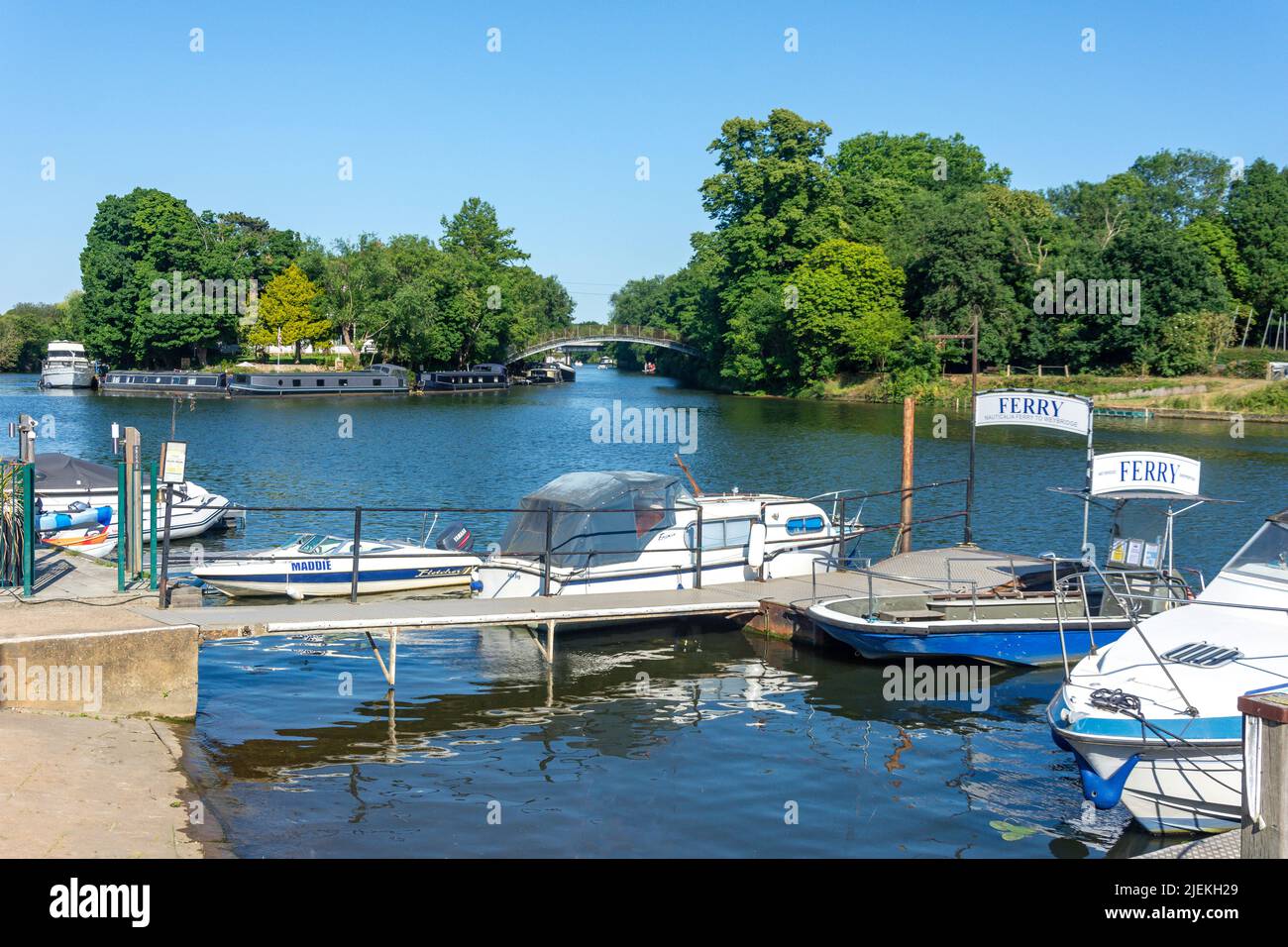 Doyly island and river thames from towpath shepperton lock hi-res stock ...