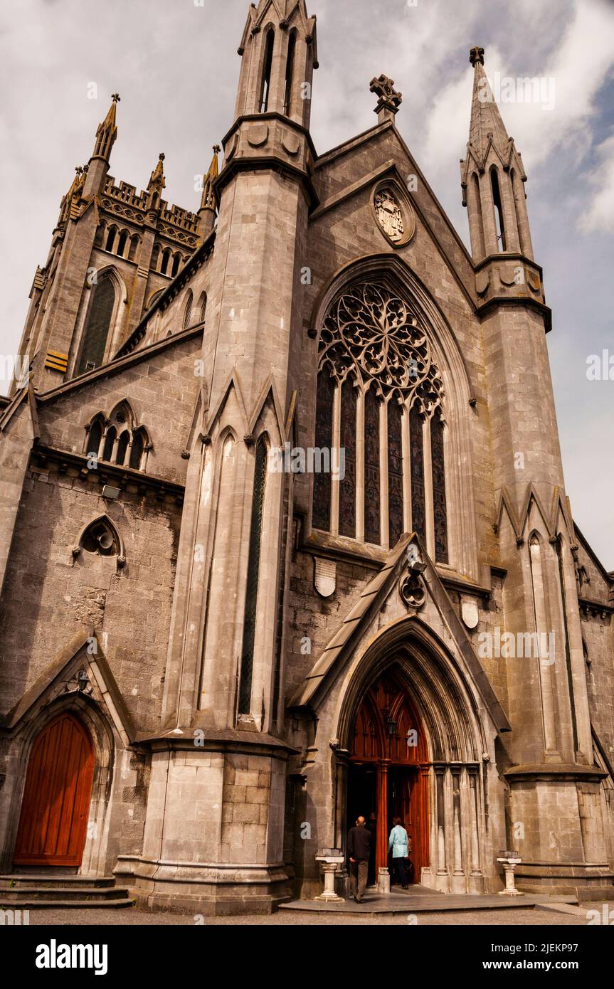 Gothic revival tracery windows hi-res stock photography and images - Alamy