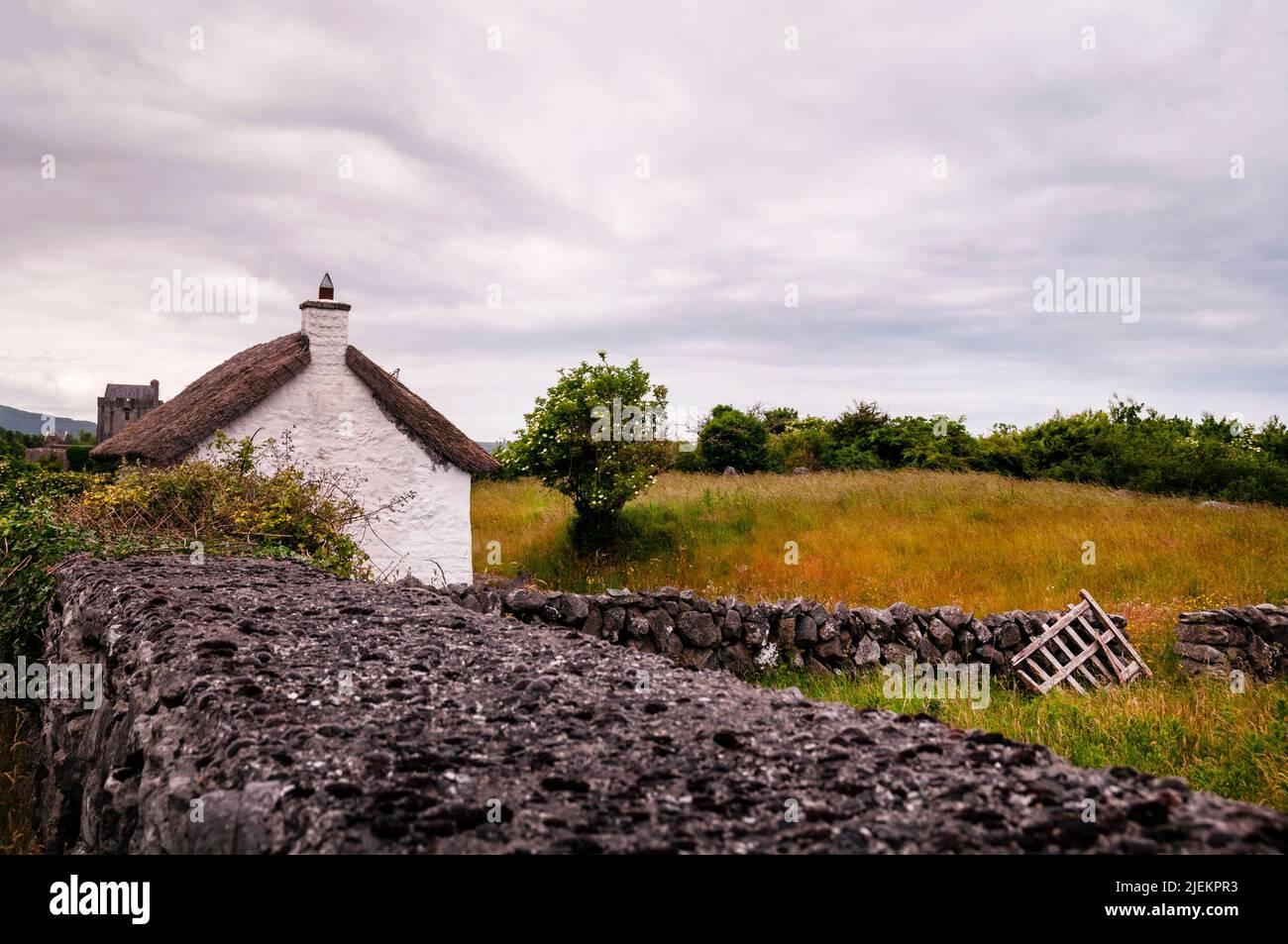 Irish vernacular architecture hi-res stock photography and images - Alamy