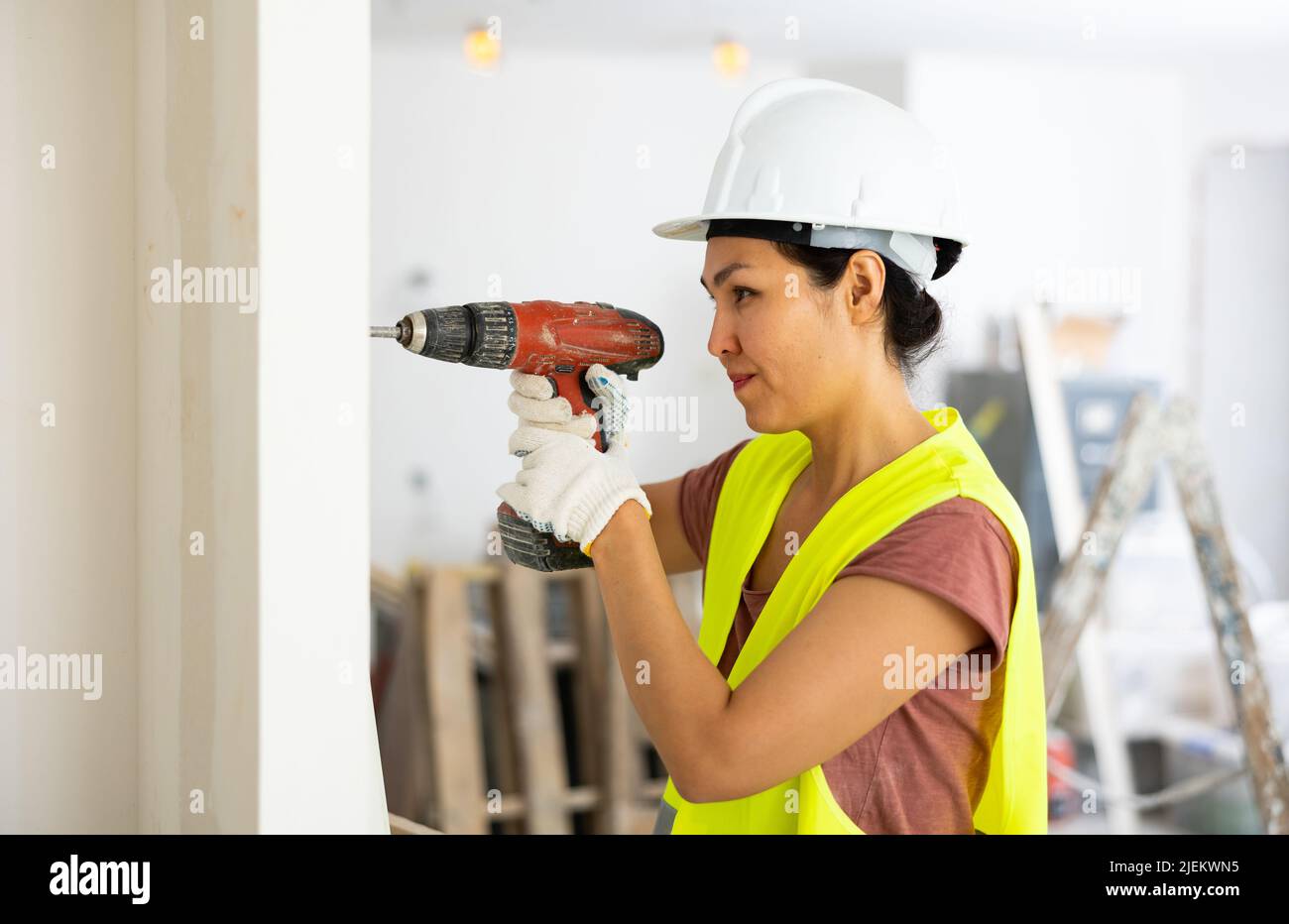 Woman using power drill hi-res stock photography and images - Alamy