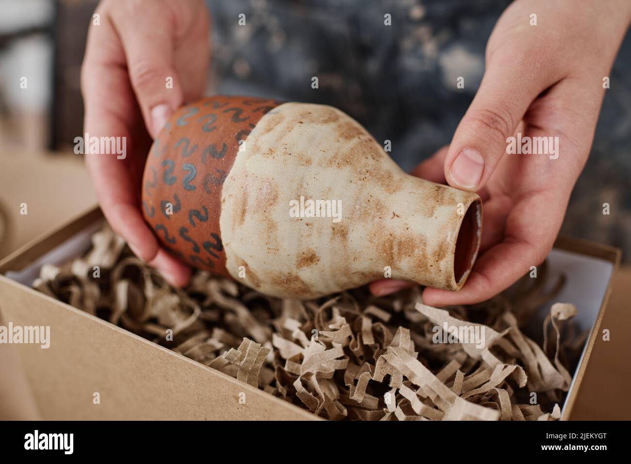 Potter paper hi-res stock photography and images - Alamy