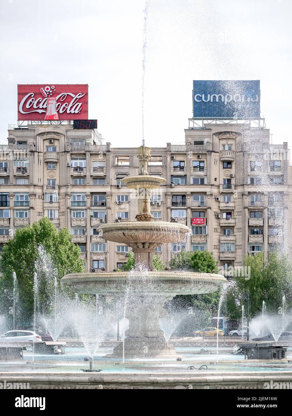 Bucharest singing fountains hi-res stock photography and images - Alamy