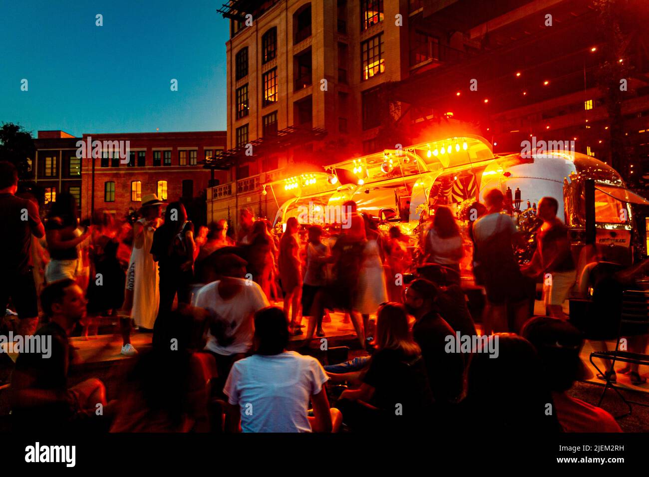 A food truck at night with a crowd Stock Photo - Alamy