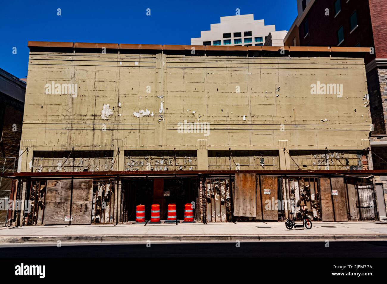 Rundown run down hi-res stock photography and images - Alamy