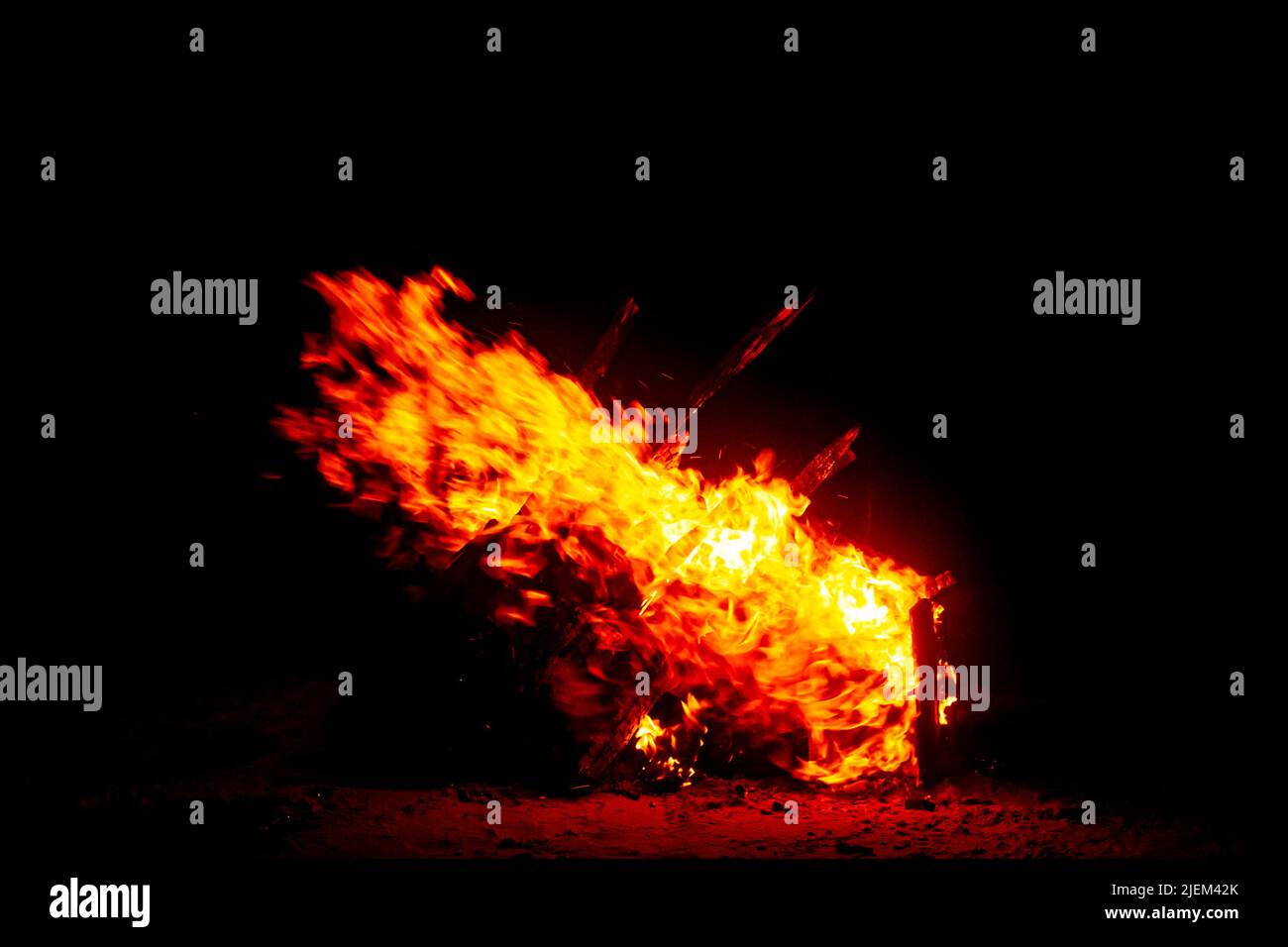 Huge bonfire hi-res stock photography and images - Alamy