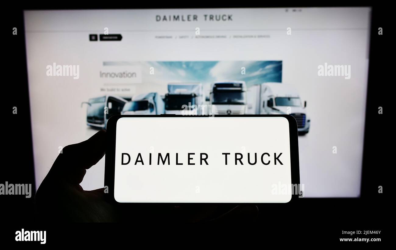 Daimler logo hi-res stock photography and images - Alamy