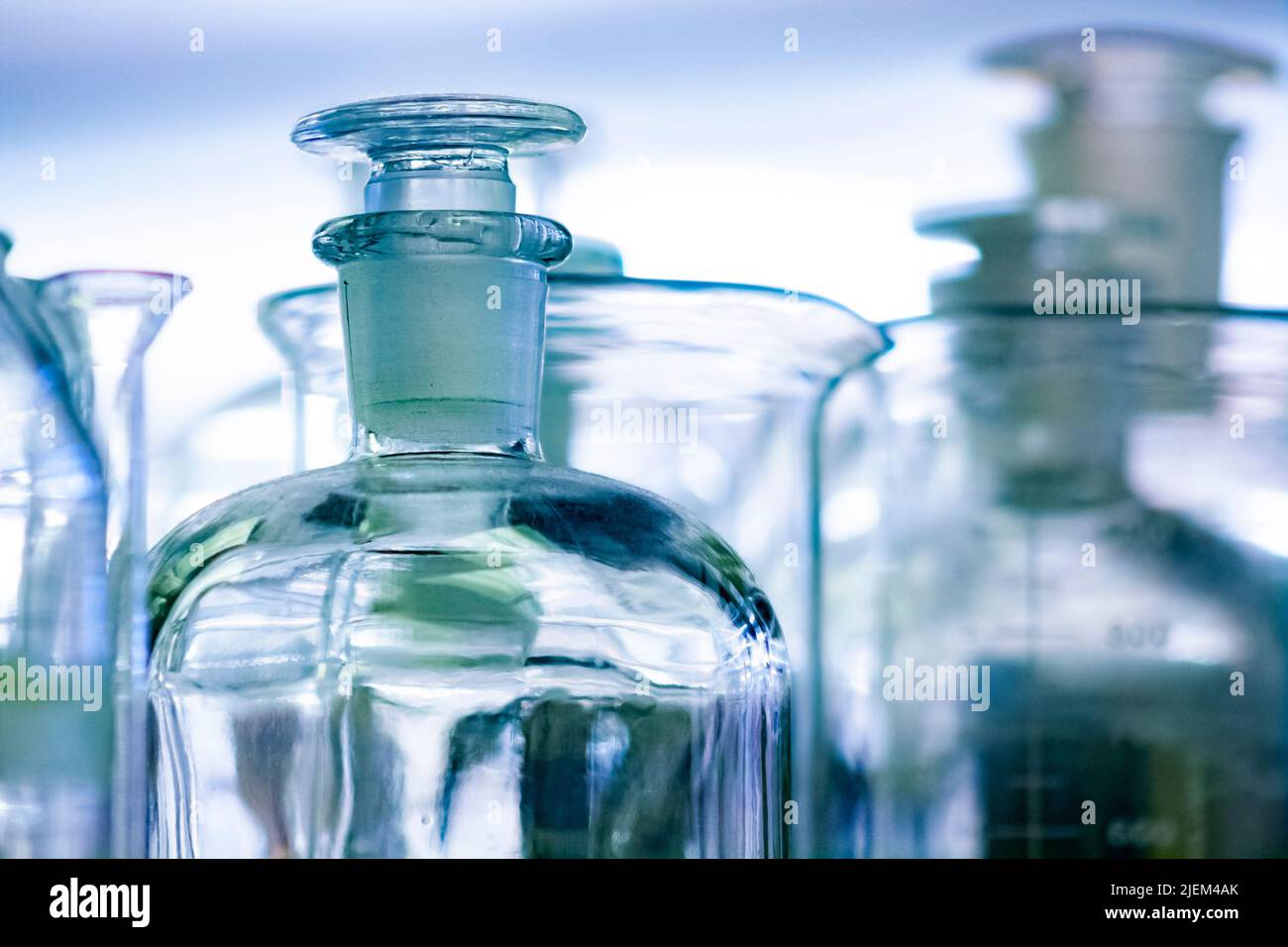 Laboratory glass jars hi-res stock photography and images - Alamy