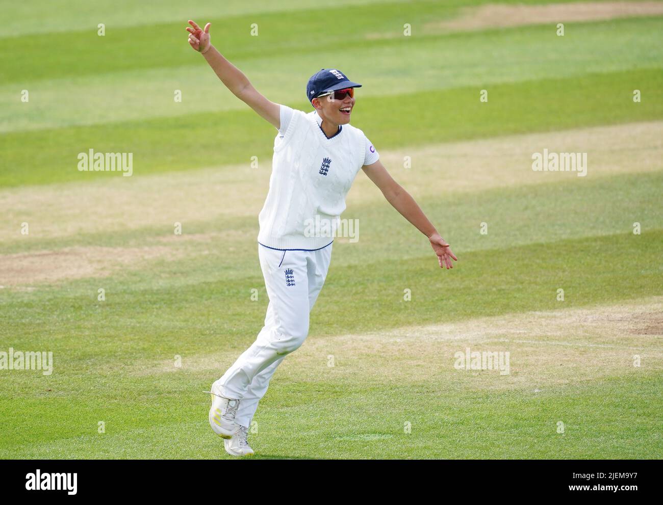 England's Issy Wong celebrates taking the catch to dismiss South Africa ...