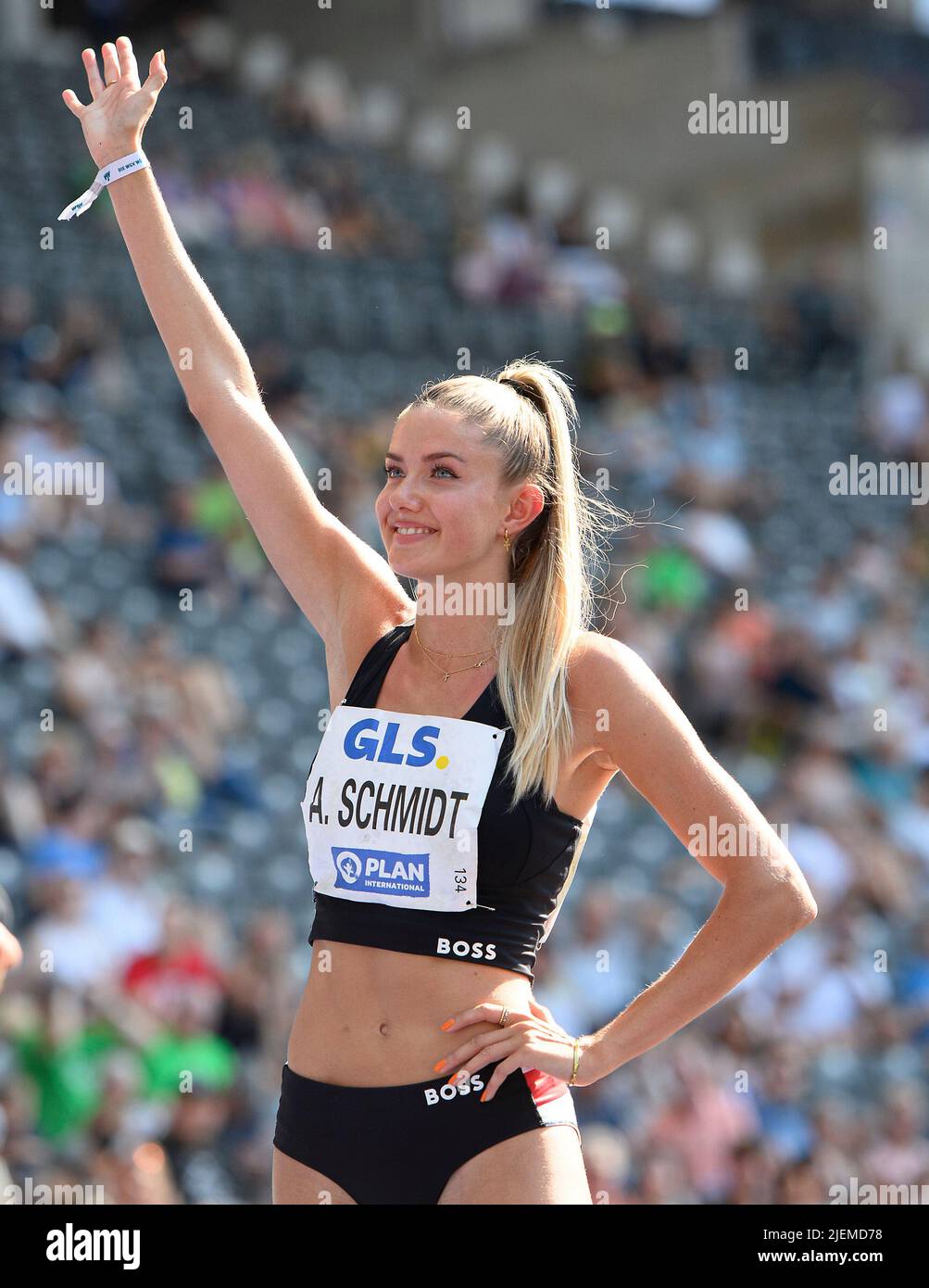 Alica SCHMIDT (SCC Berlin/ 3rd place) gesture, gesture, waves, waving ...