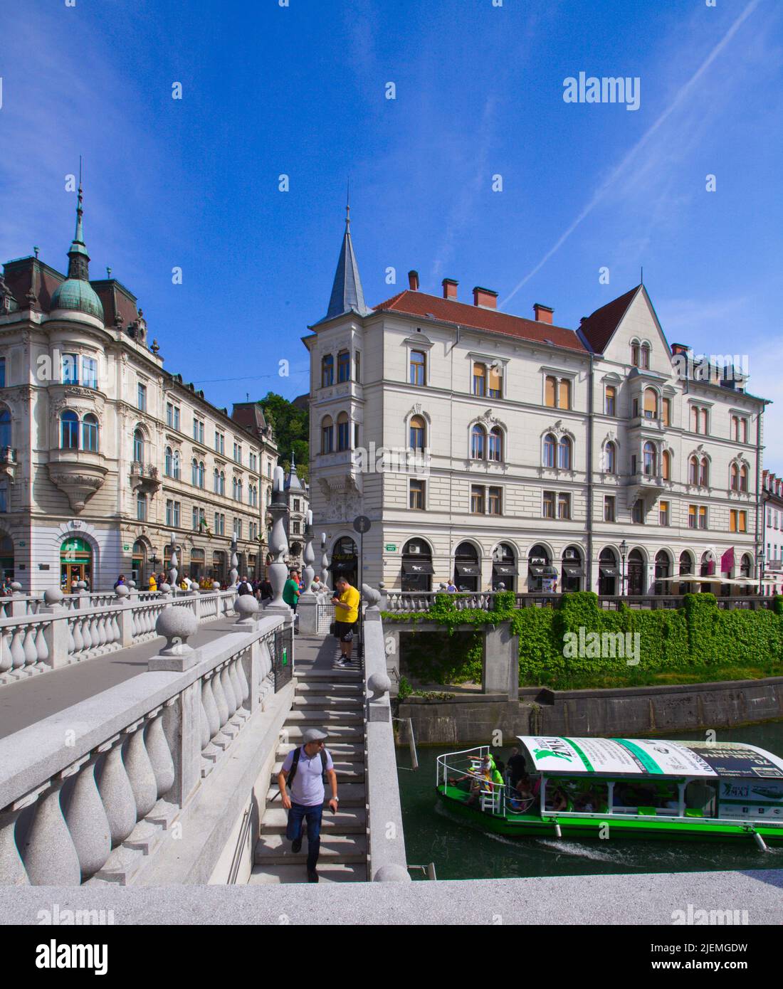 River quai hi-res stock photography and images - Alamy