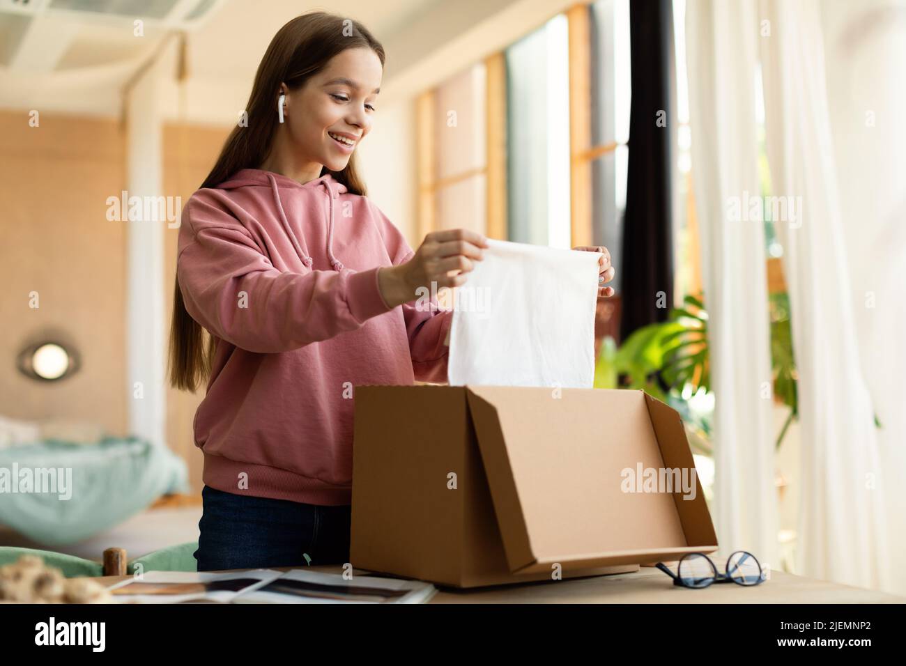 Received package hi-res stock photography and images - Alamy