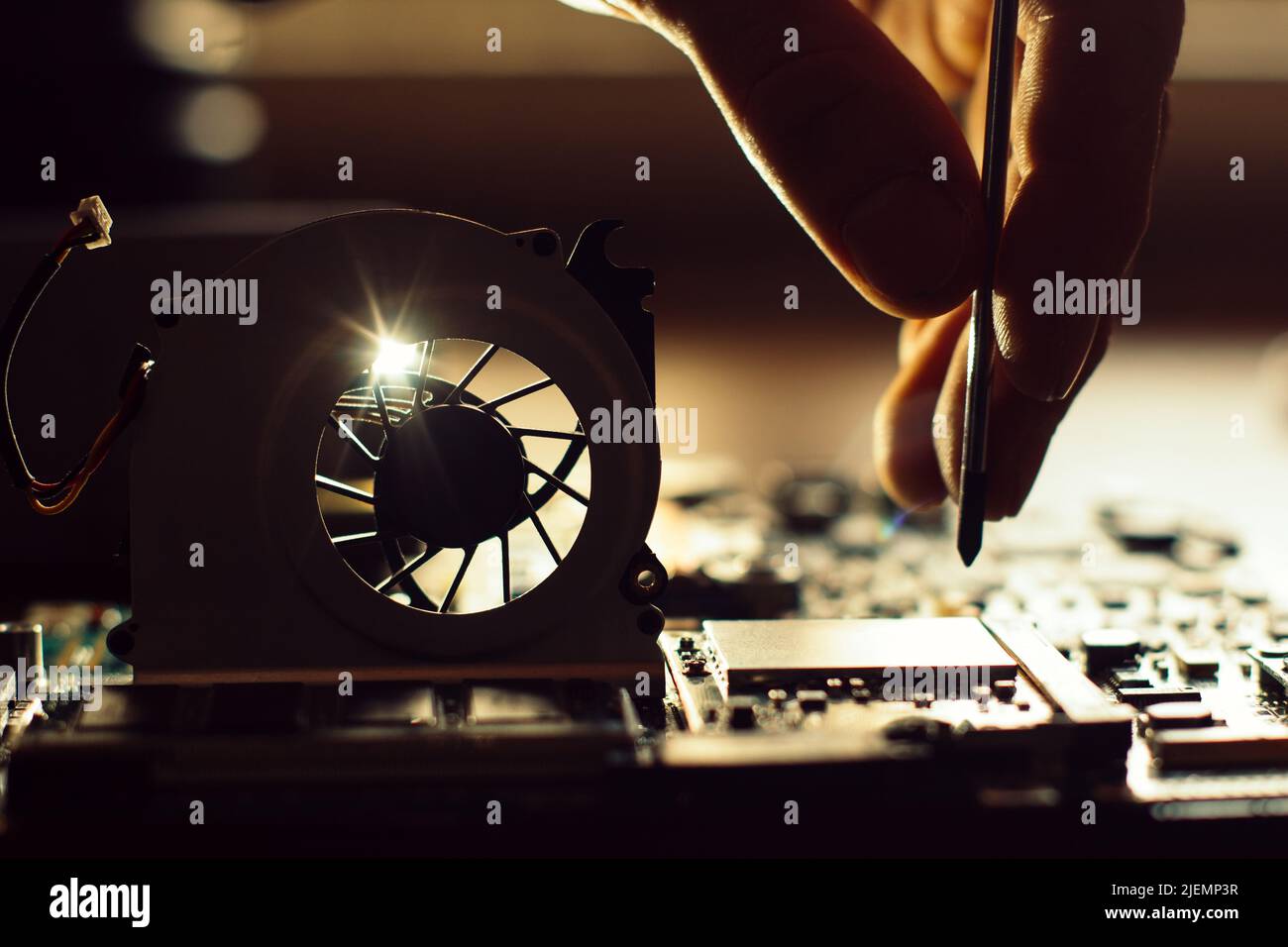 Technician repairing a broken computer Stock Photo - Alamy