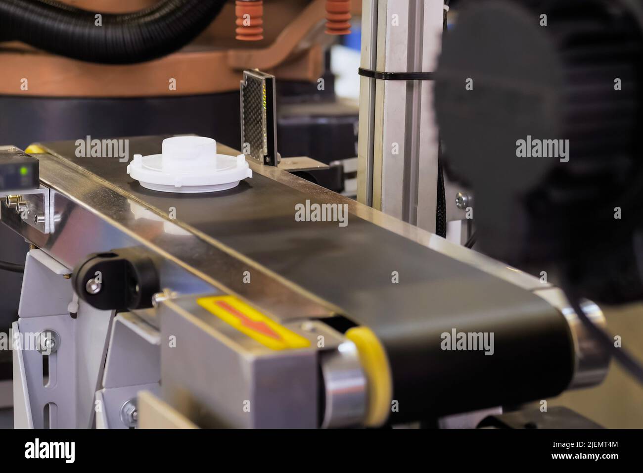 Moving plastic detail on conveyor belt - close up Stock Photo - Alamy