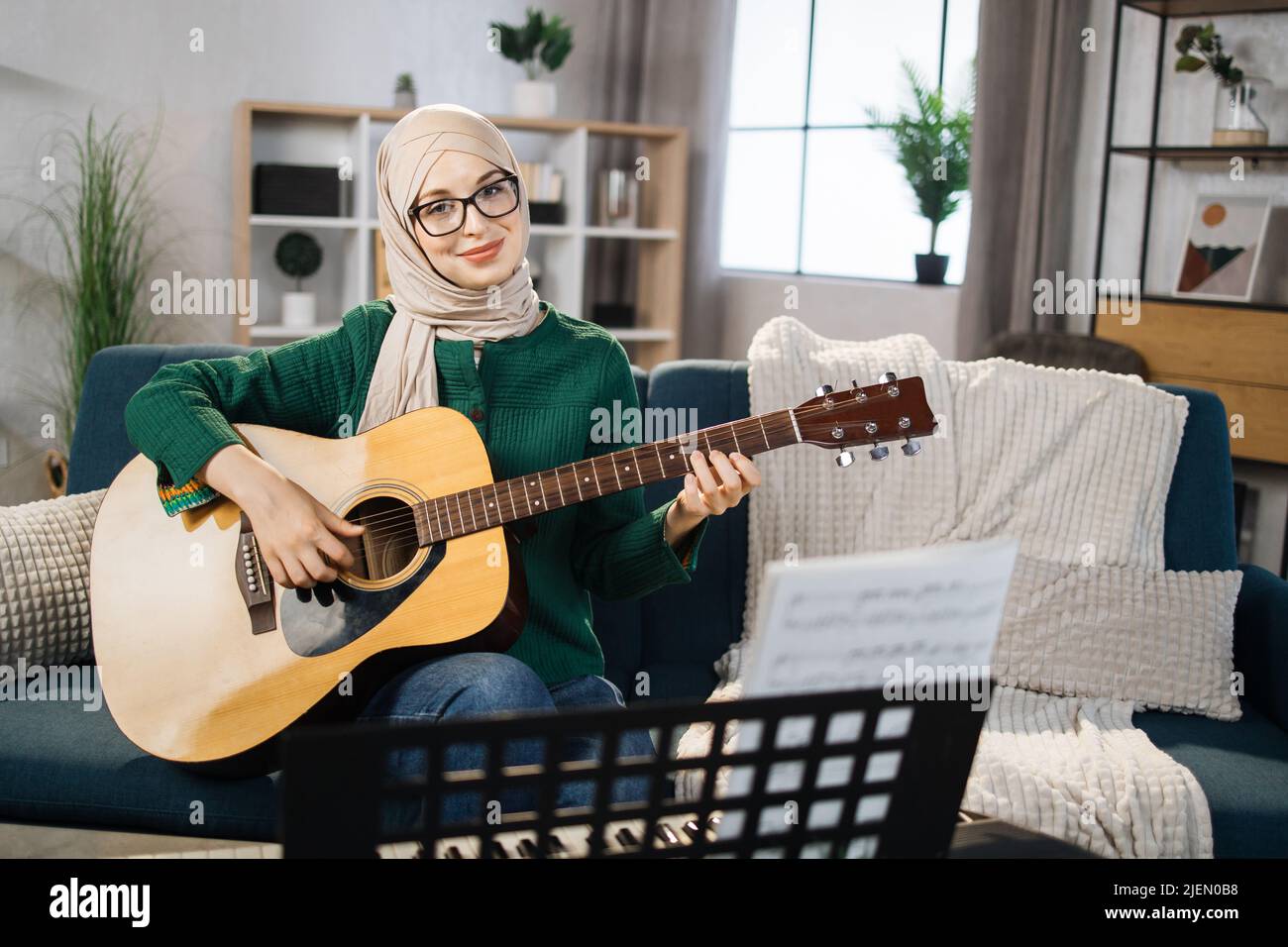 Arab female player hi-res stock photography and images - Alamy