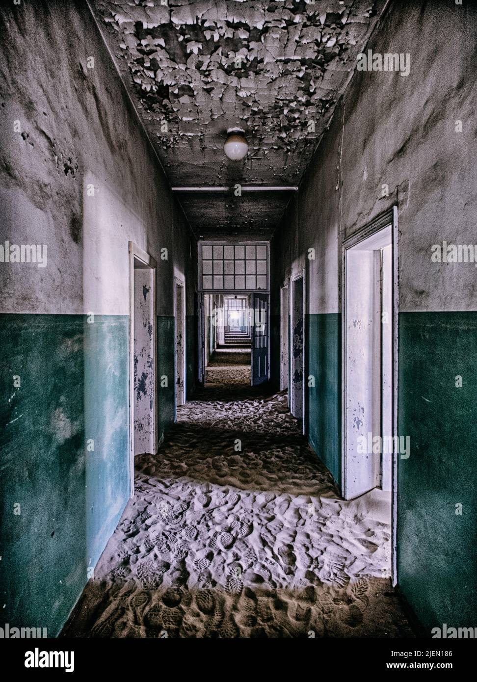 Deserted building hi-res stock photography and images - Alamy