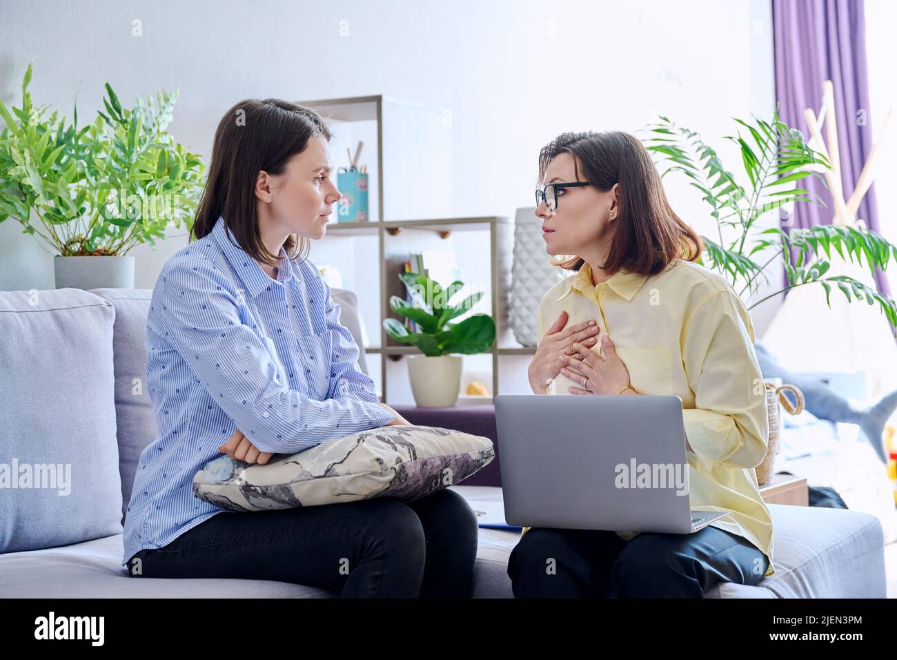 Young woman patient on individual therapy in psychologists office Stock ...