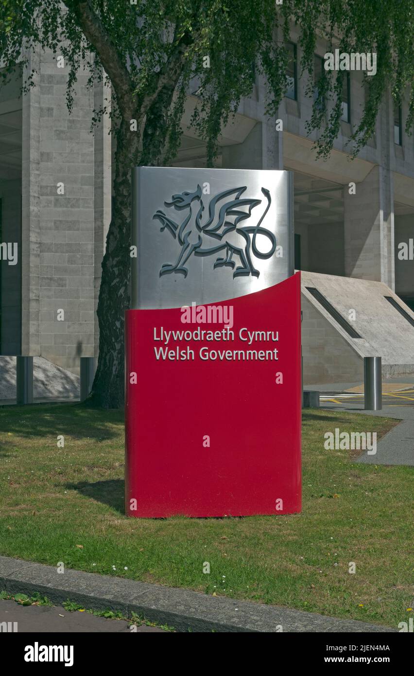 Llywodraeth Cymru. Welsh Government Sign, bilingual, Outside the Welsh ...