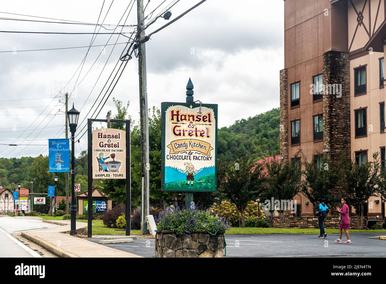 Helen, USA - October 5, 2021: Bavarian village of Helen, Georgia street ...