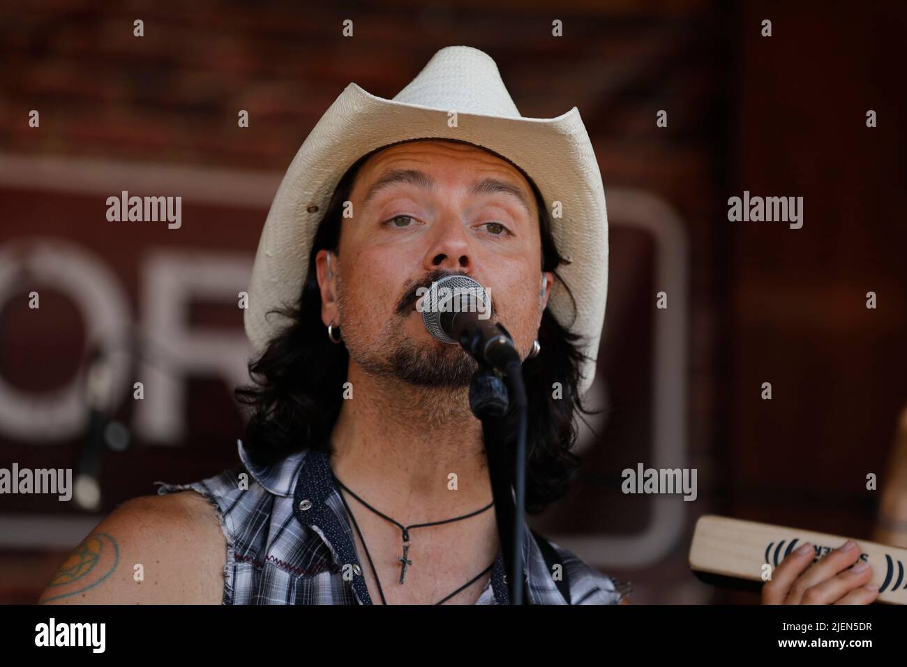 Lanny Lanner von More Than Words live beim 25. Countryfest auf der ...
