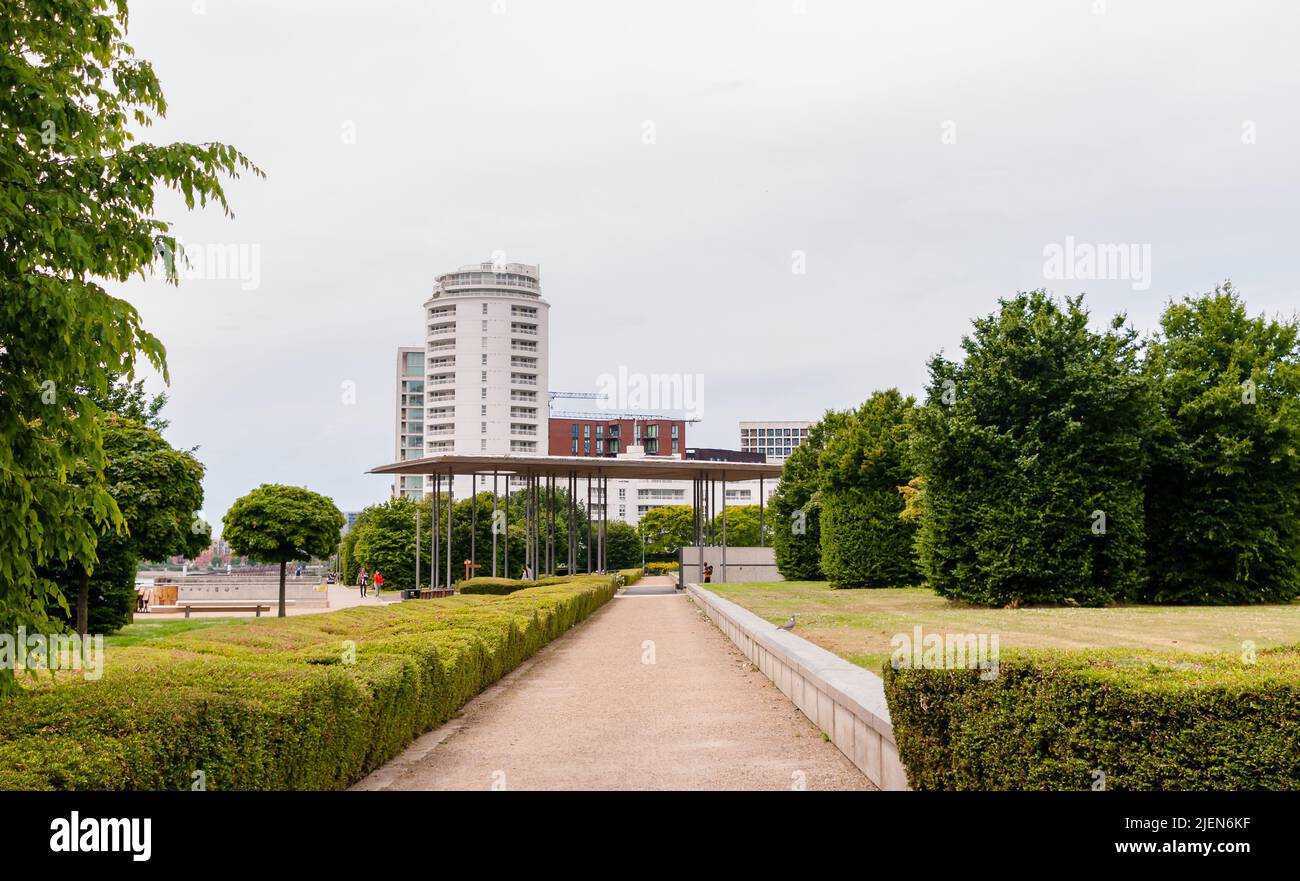 Thames Barrier Park, pavilion and Thames Barrier in the background ...