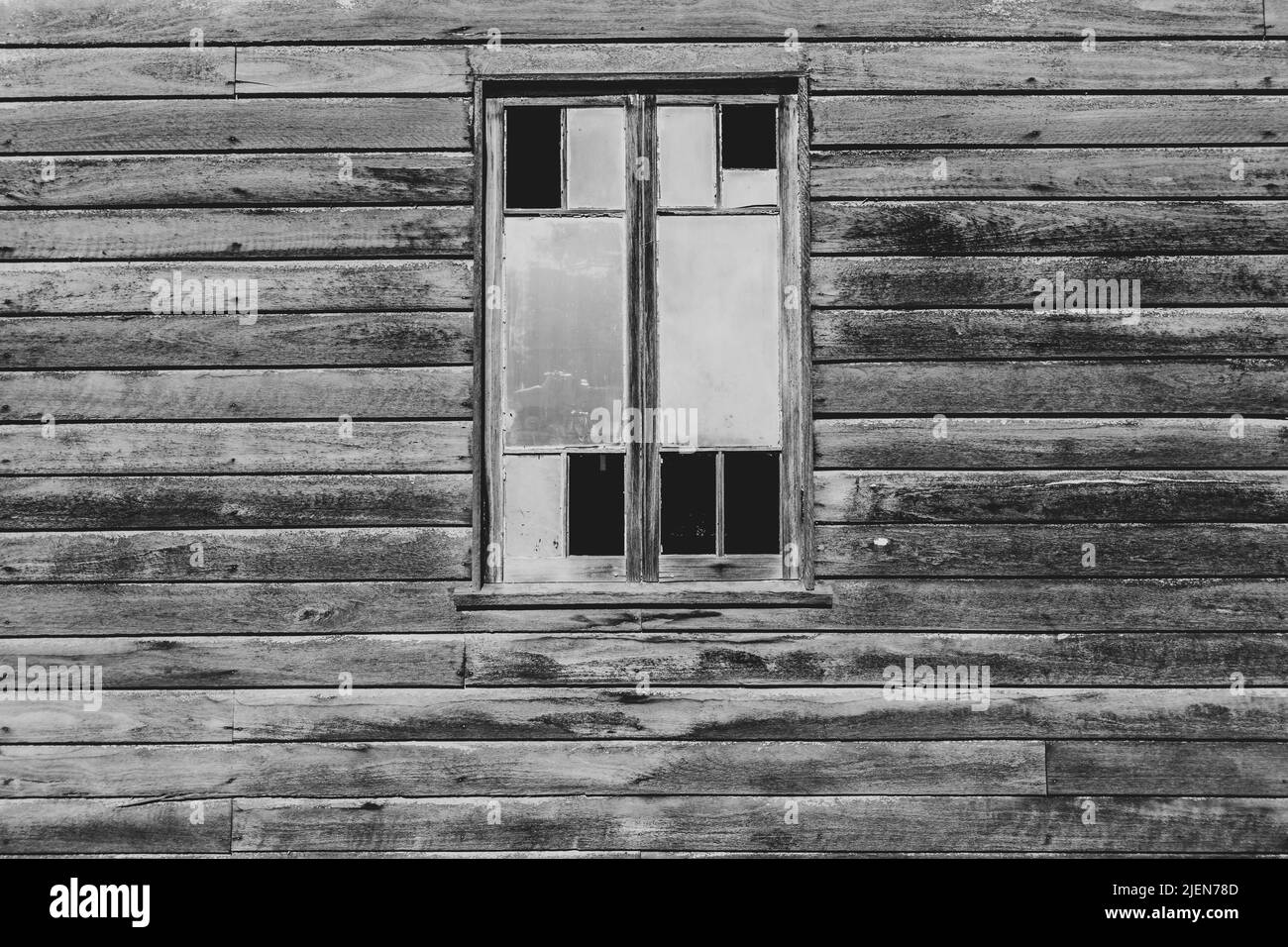 Broken old window Stock Photo - Alamy
