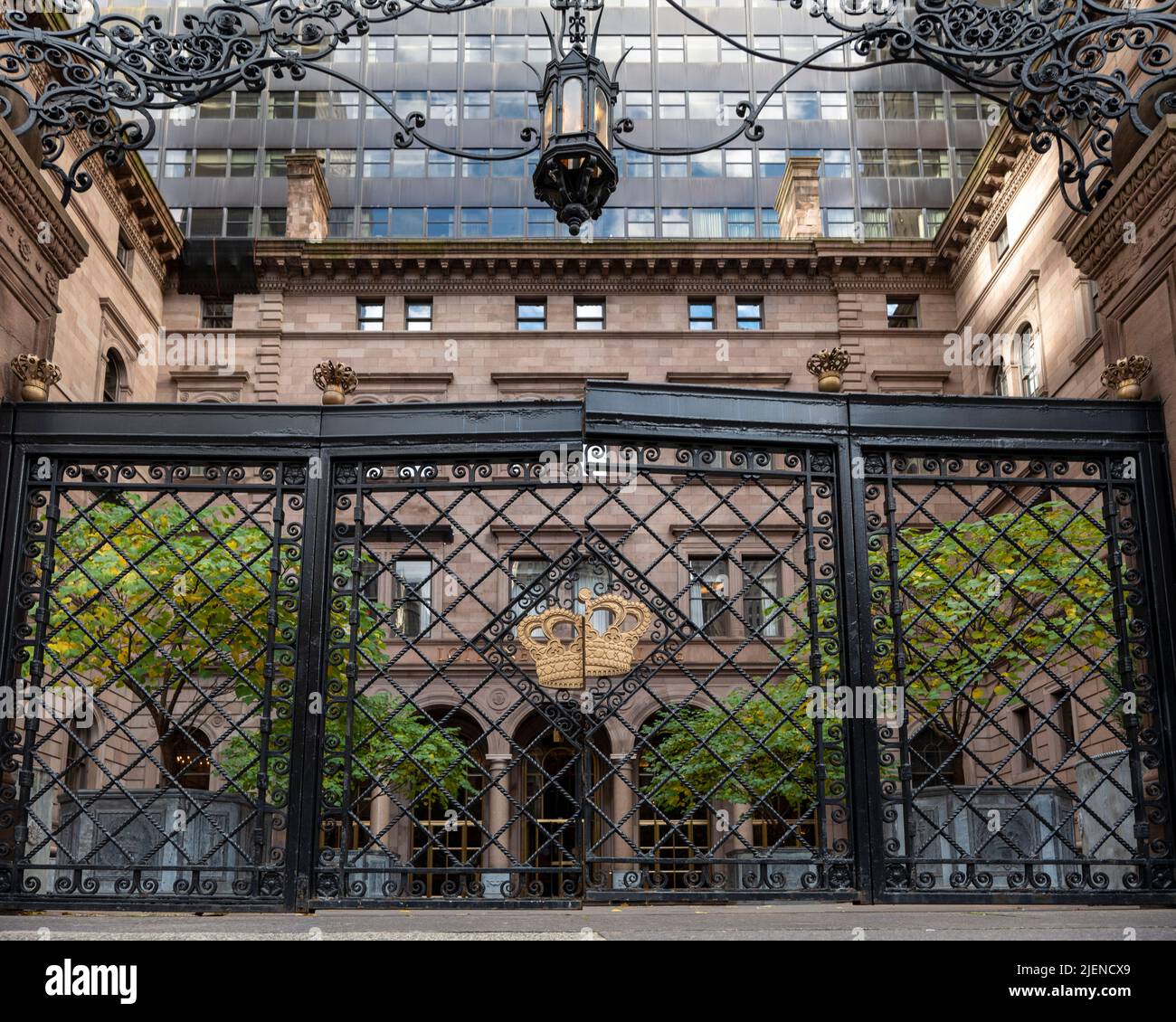 Lotte New York palace hotel NYC facade view Stock Photo - Alamy
