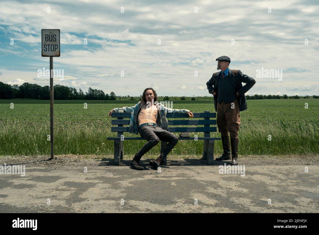 THE UMBRELLA ACADEMY, from left: Robert Sheehan, Colm Feore, 'Auf ...