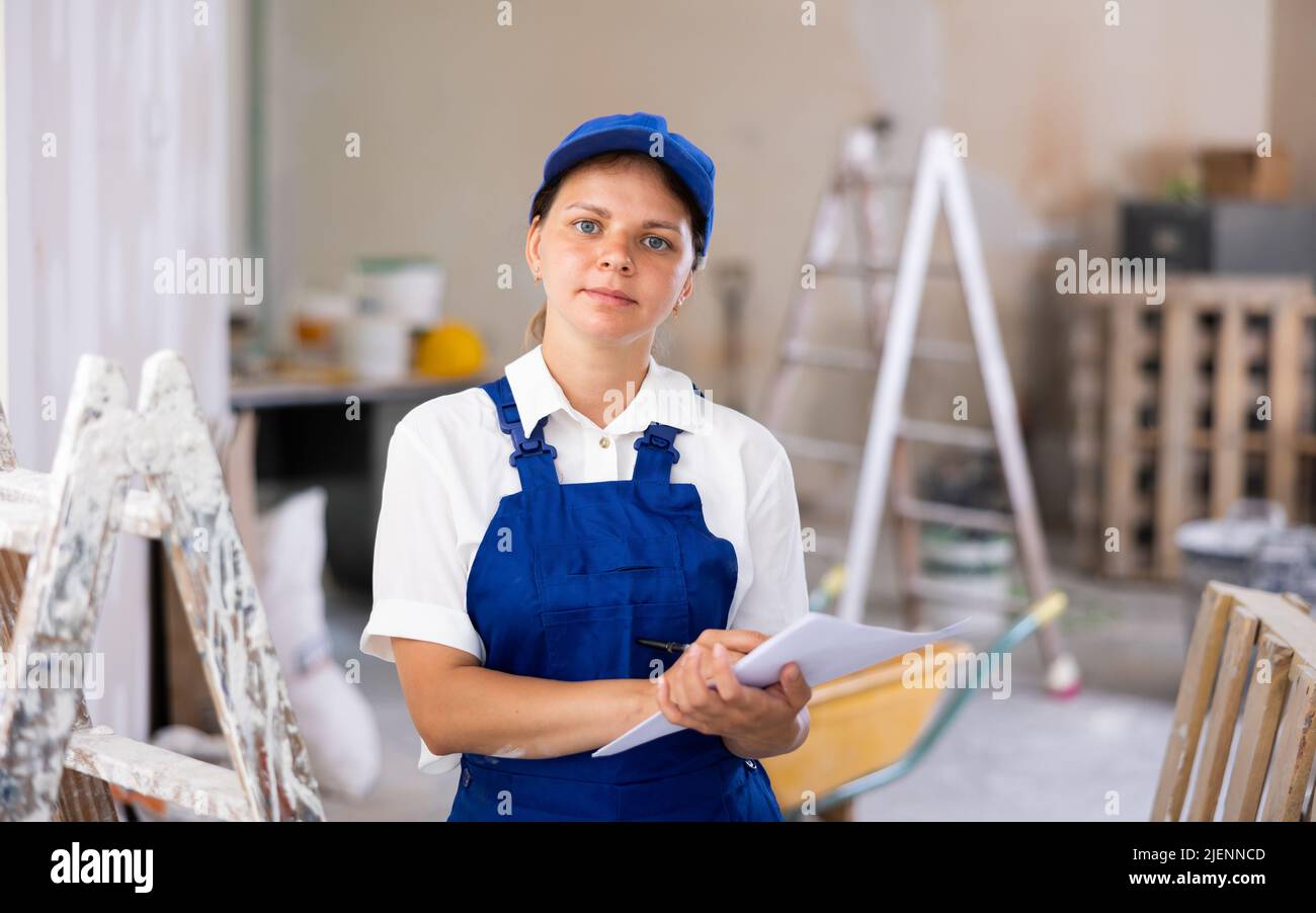 Woman construction worker with project documentation Stock Photo - Alamy