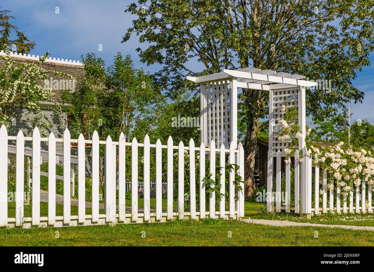 Picket fence gate hi-res stock photography and images - Alamy