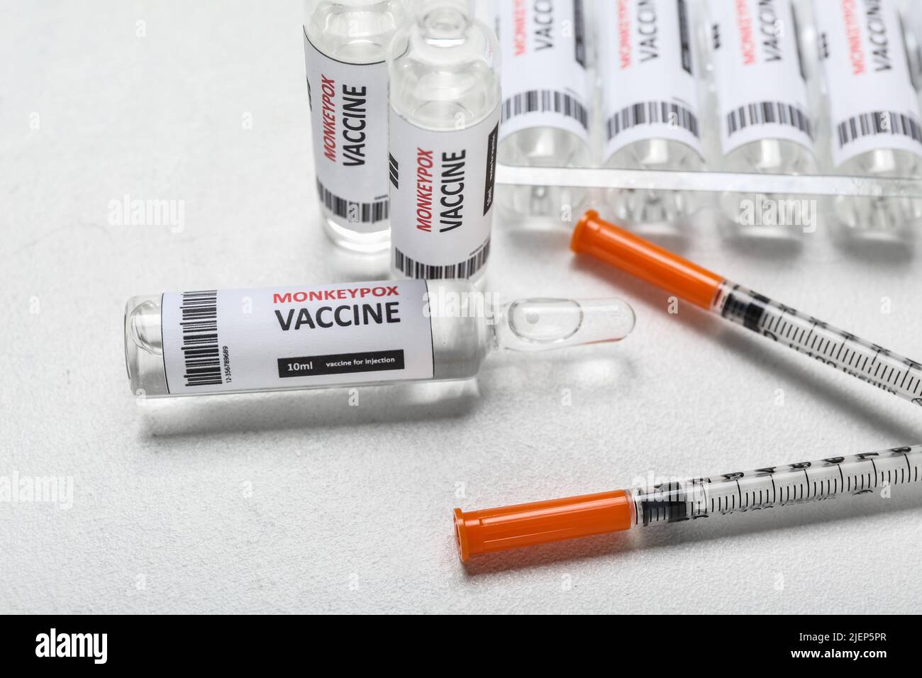 Animal monkey injection hi-res stock photography and images - Alamy