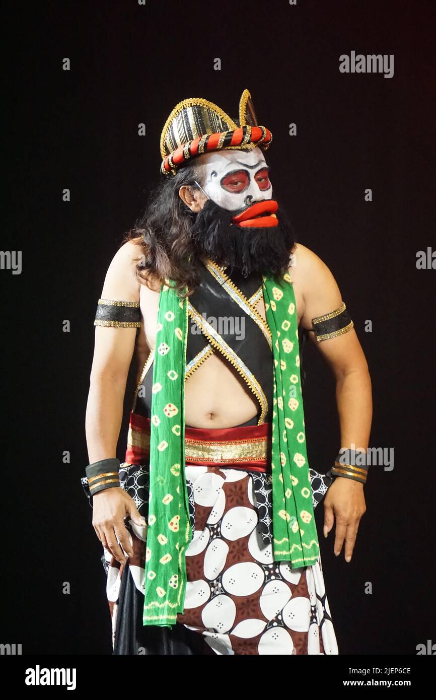 Performing Kresnayana Kawedhar story. Kresnayana Kawedhar means The ...