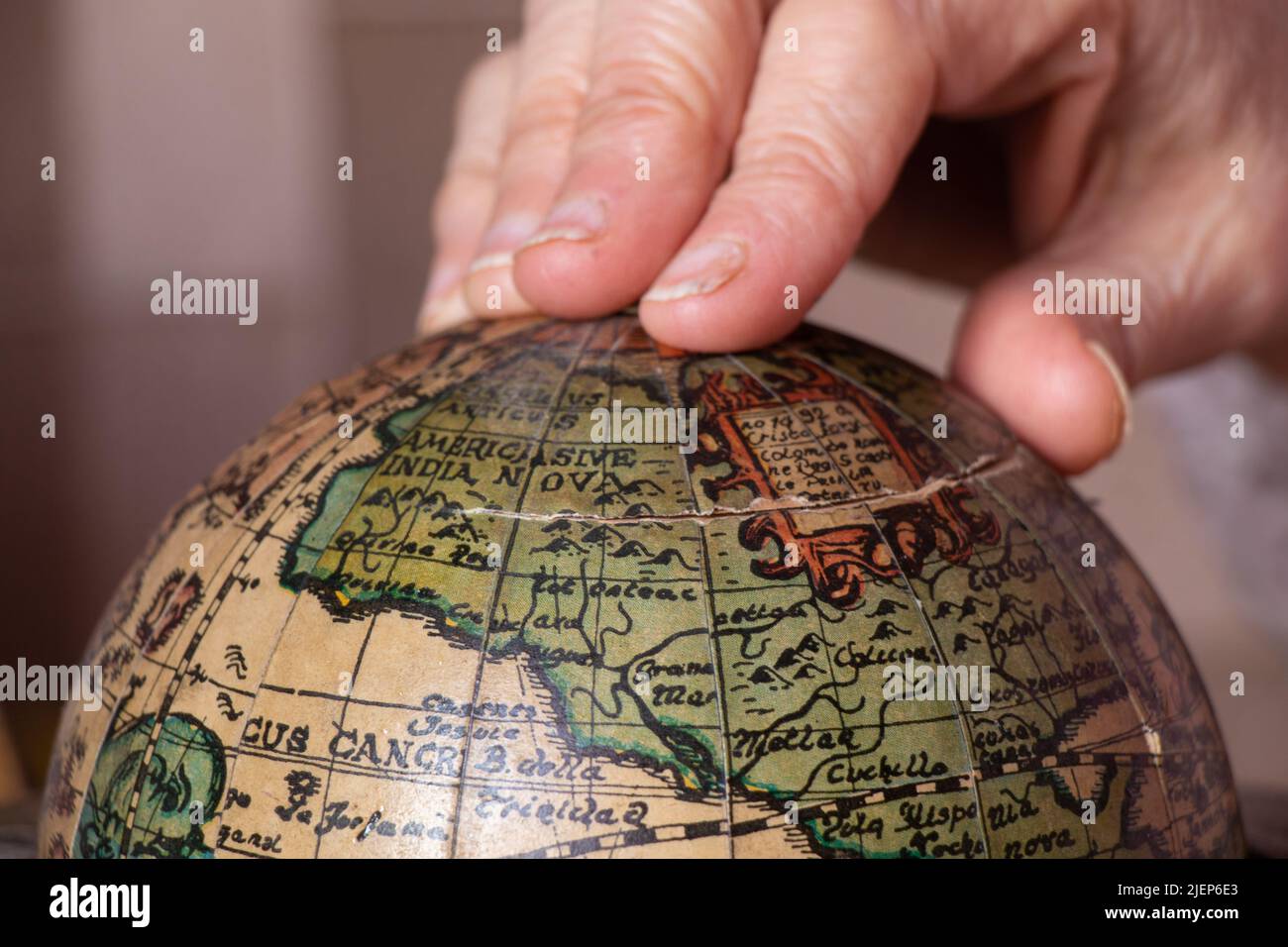 Hand holding world globe hands hi-res stock photography and images - Alamy