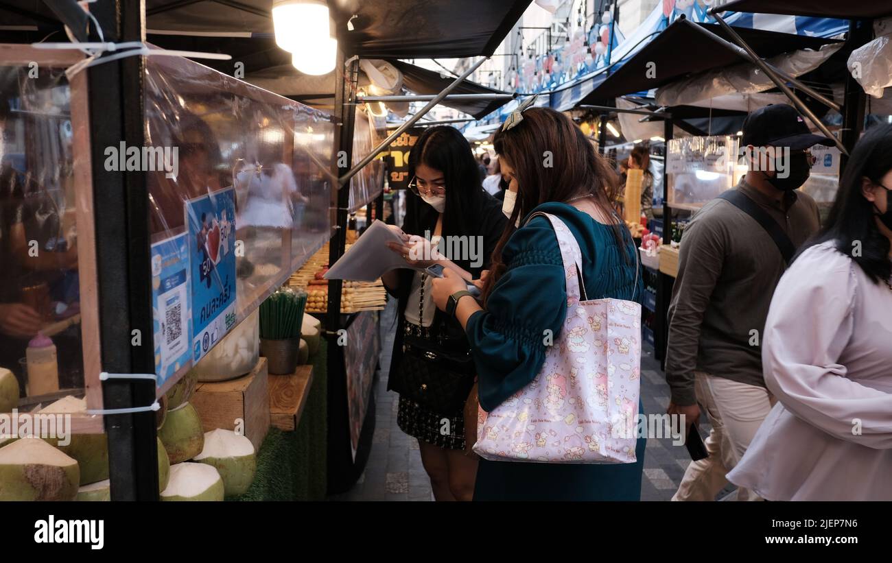 Street Vendors Market Siam Square Young People's Shopping Area Bangkok ...