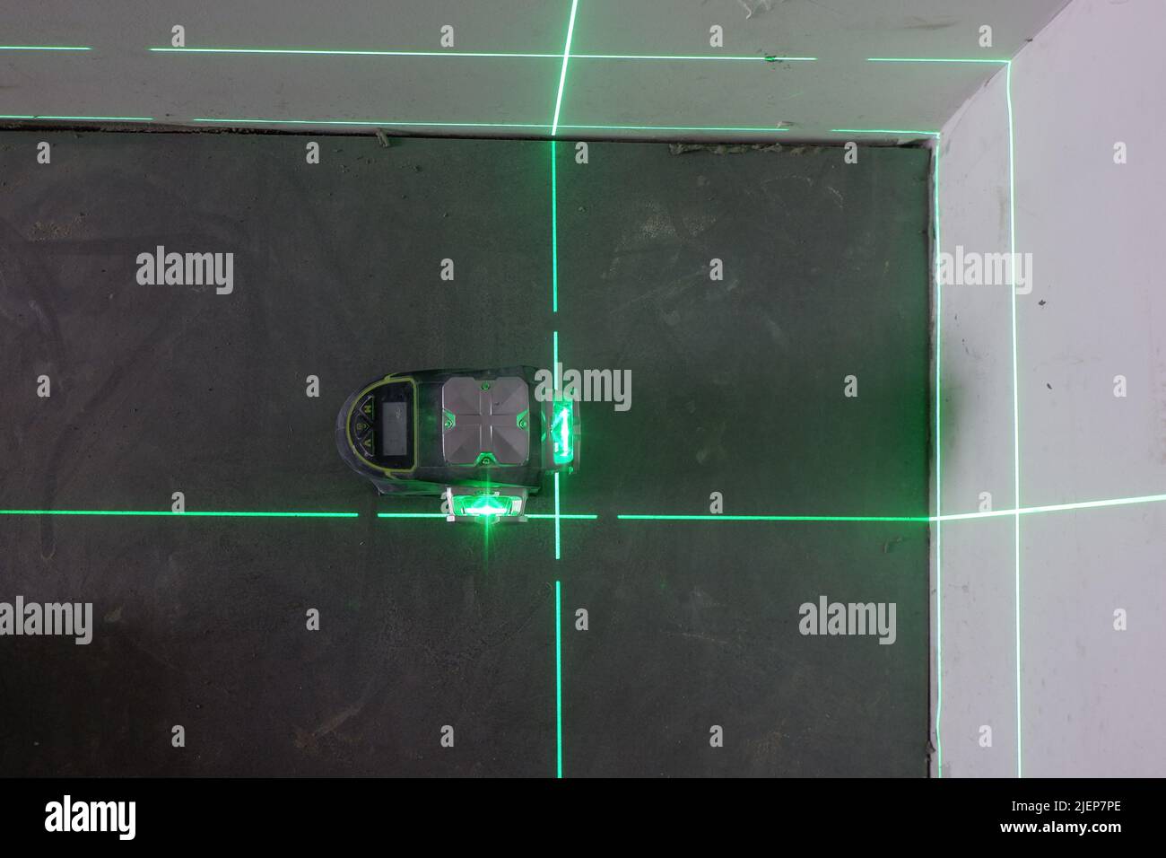 the laser level marks the lines for marking on the construction site ...