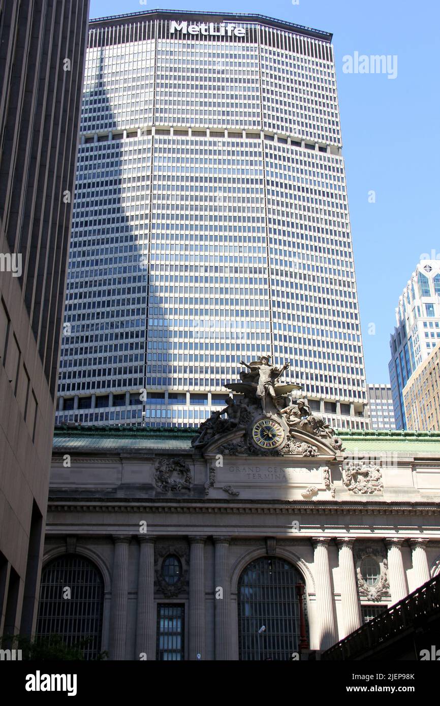MetLife building and Grand Central Terminal, view from Pershing Square ...