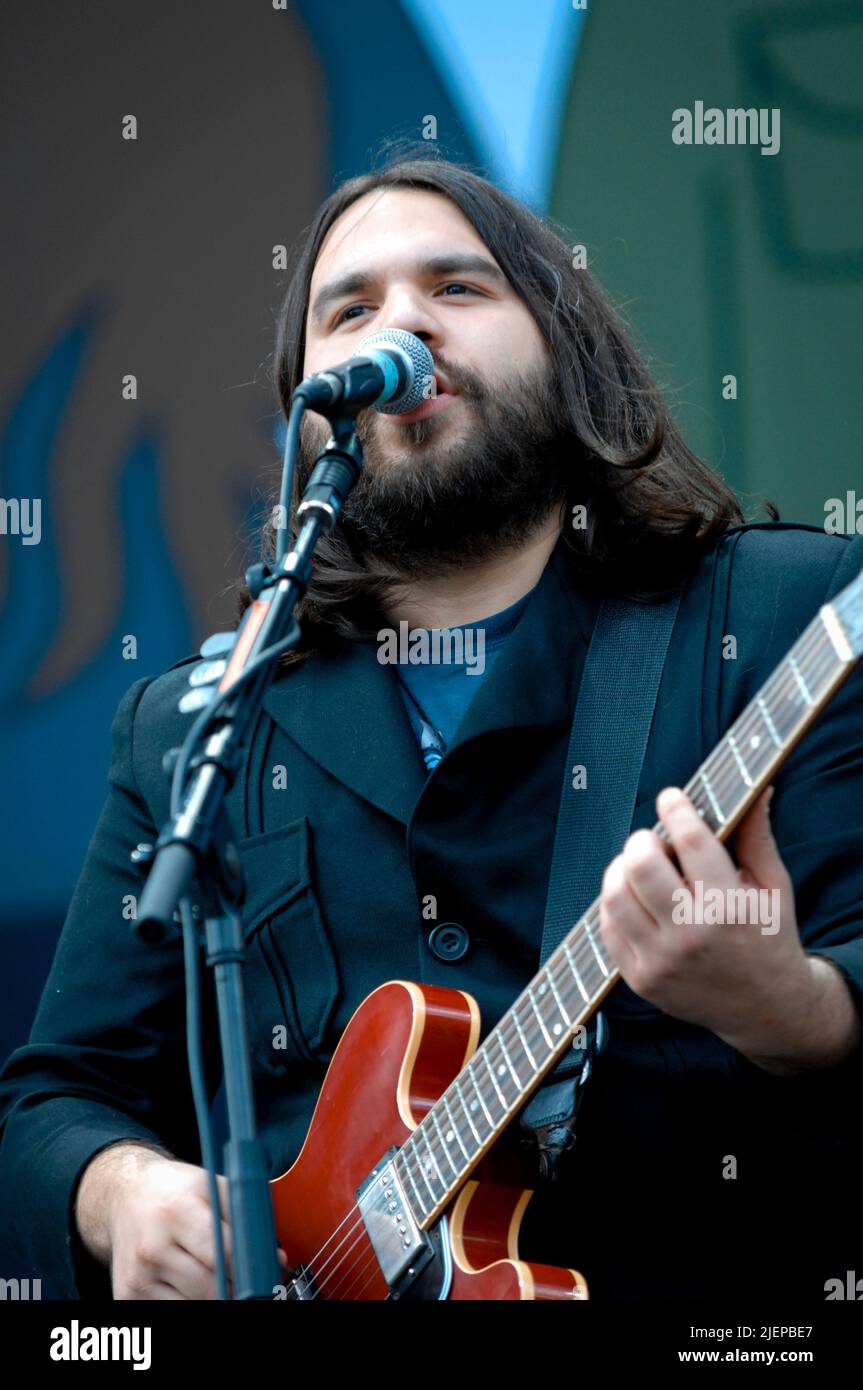 Romeo Stodart - The Magic Numbers, V2006, Hylands Park, Chelmsford ...