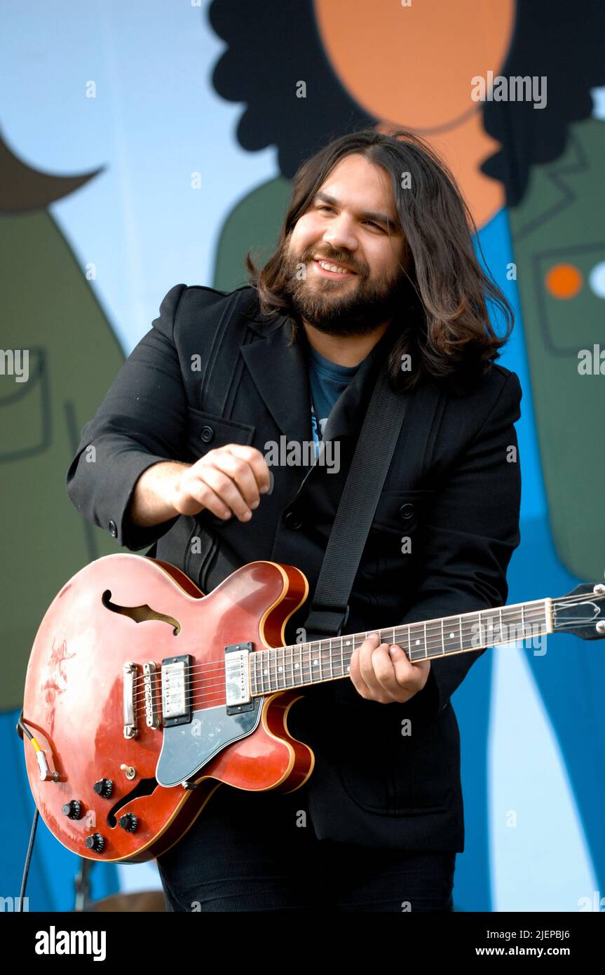 Romeo Stodart - The Magic Numbers, V2006, Hylands Park, Chelmsford ...
