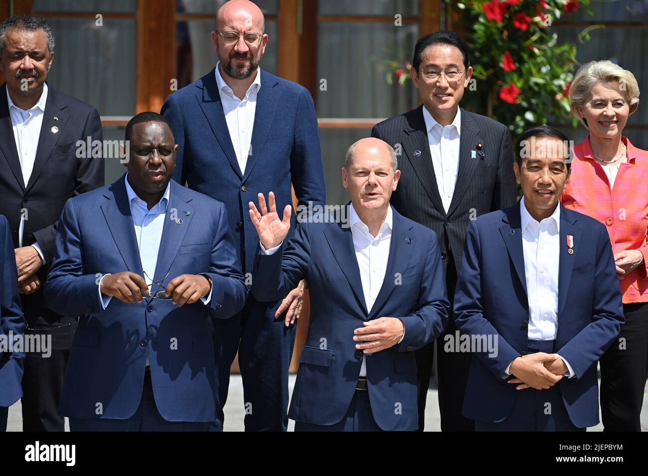 withte: Federal Chancellor Olaf SCHOLZ waves. lI:Macky Sall, President ...