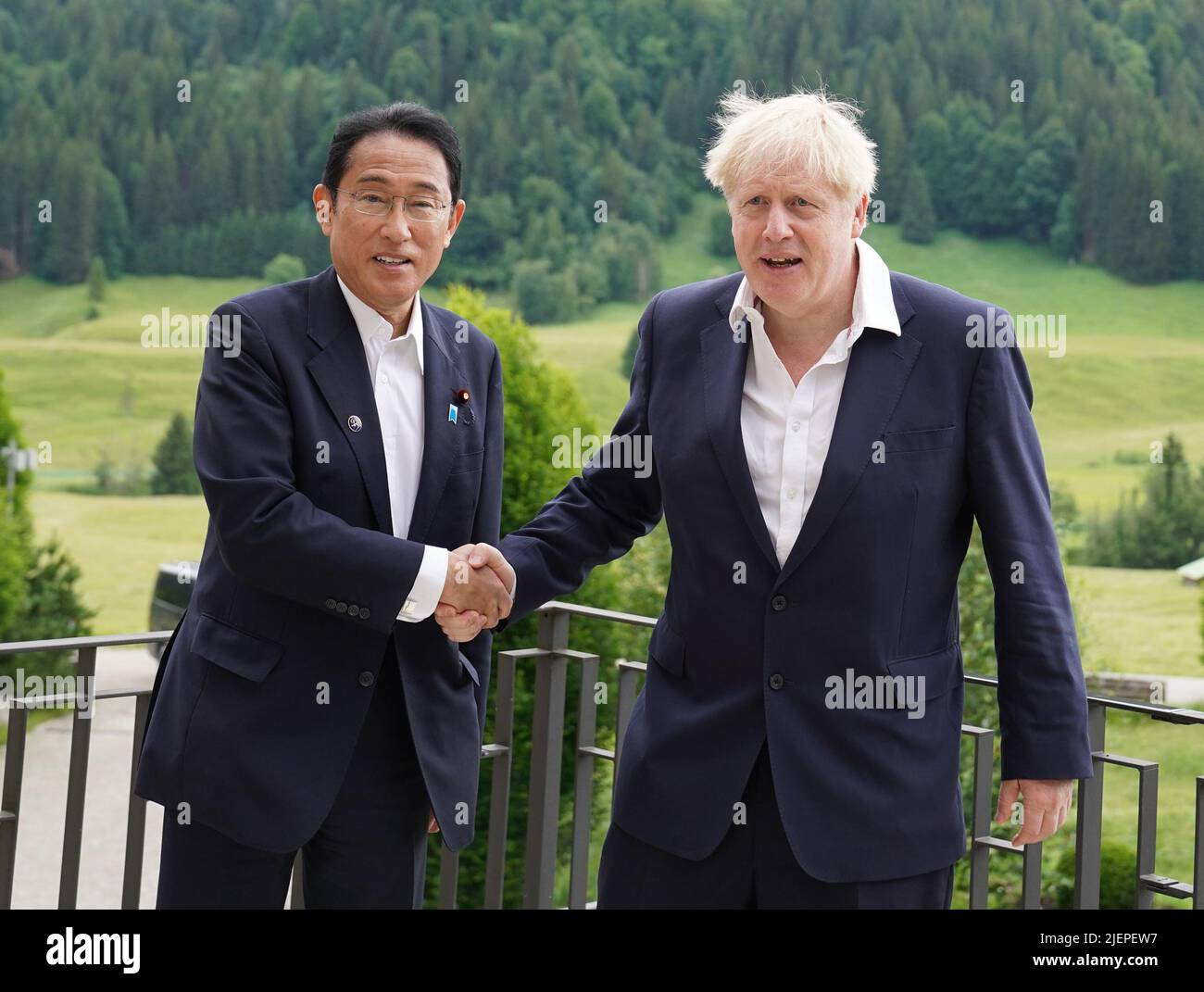 Prime Minister Boris Johnson welcomes Prime Minister of Japan Fumio ...