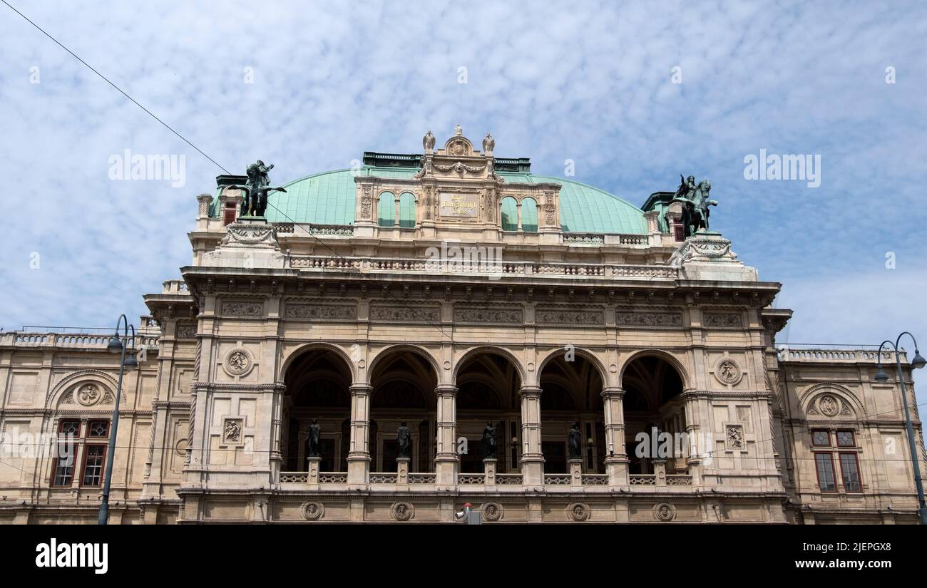 Vienna opera house Stock Photo - Alamy