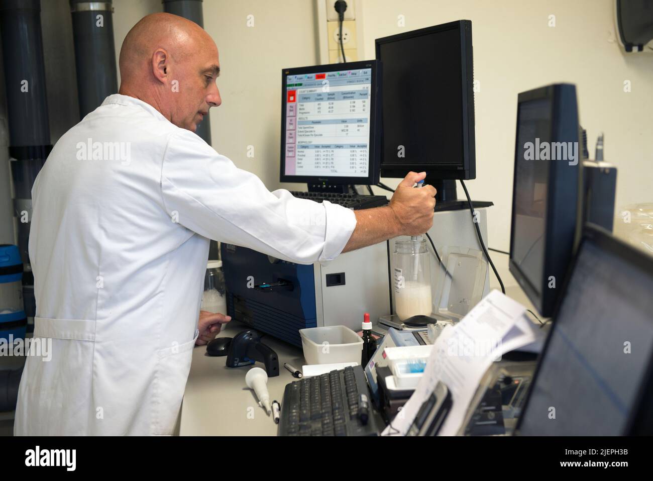 Indoor farm and lab hi-res stock photography and images - Alamy