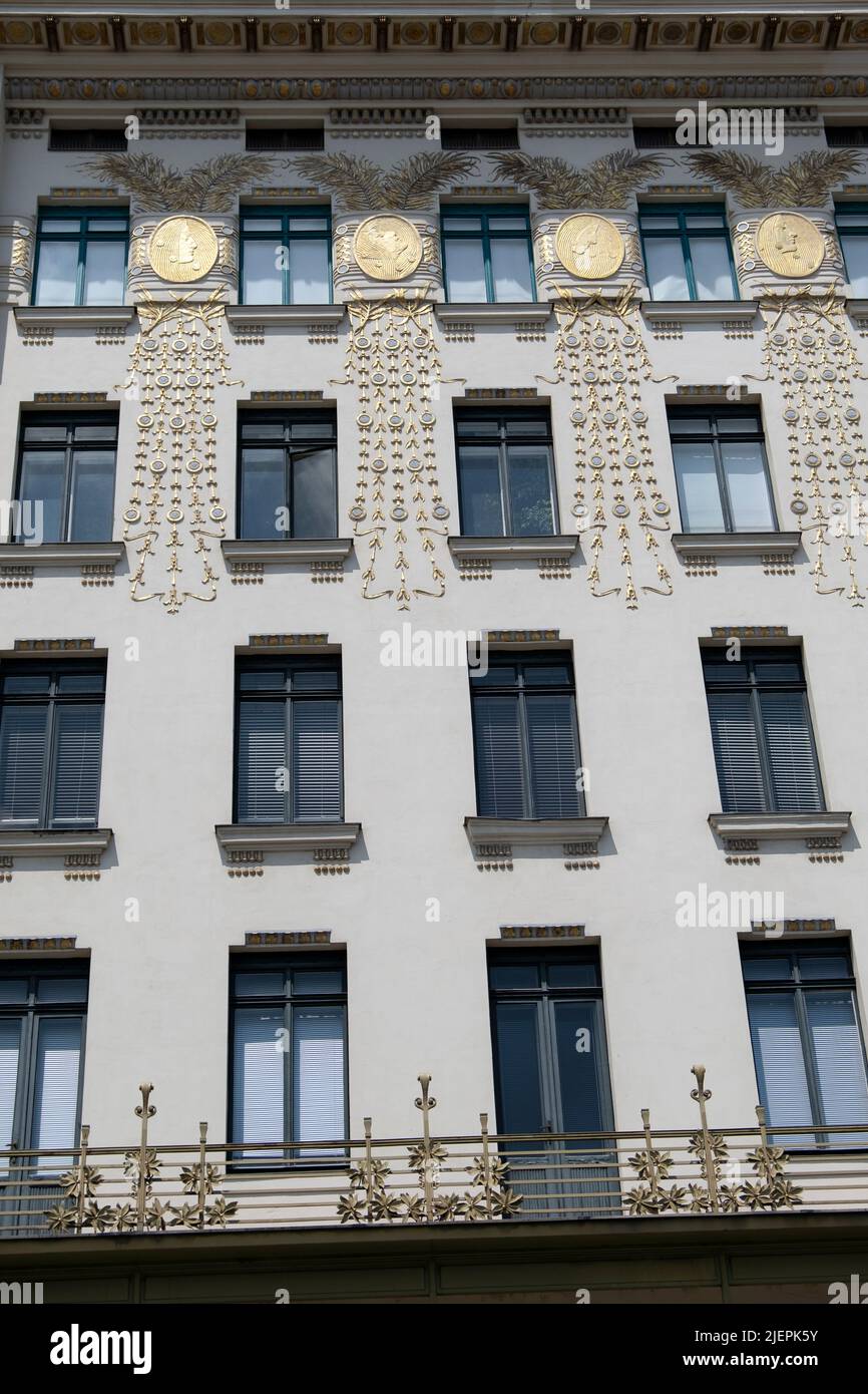 The house at Wienzeile 38, which adjoins the Majolica House, as well as ...